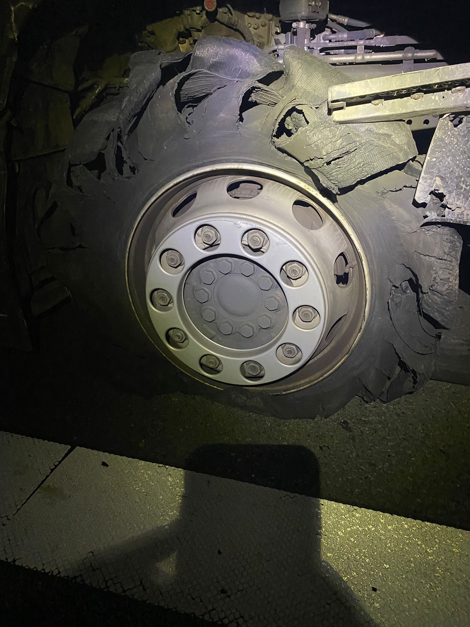 Truck tyre service in Hamburg - breakdown service - MT onroad